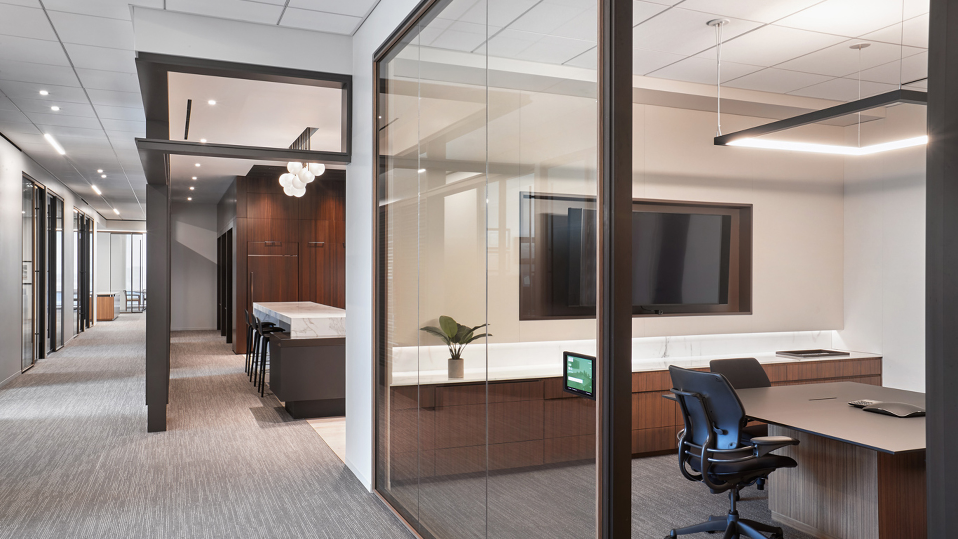 Quadro - Highlight Your Office Space Like A Work of Art | Muraflex
